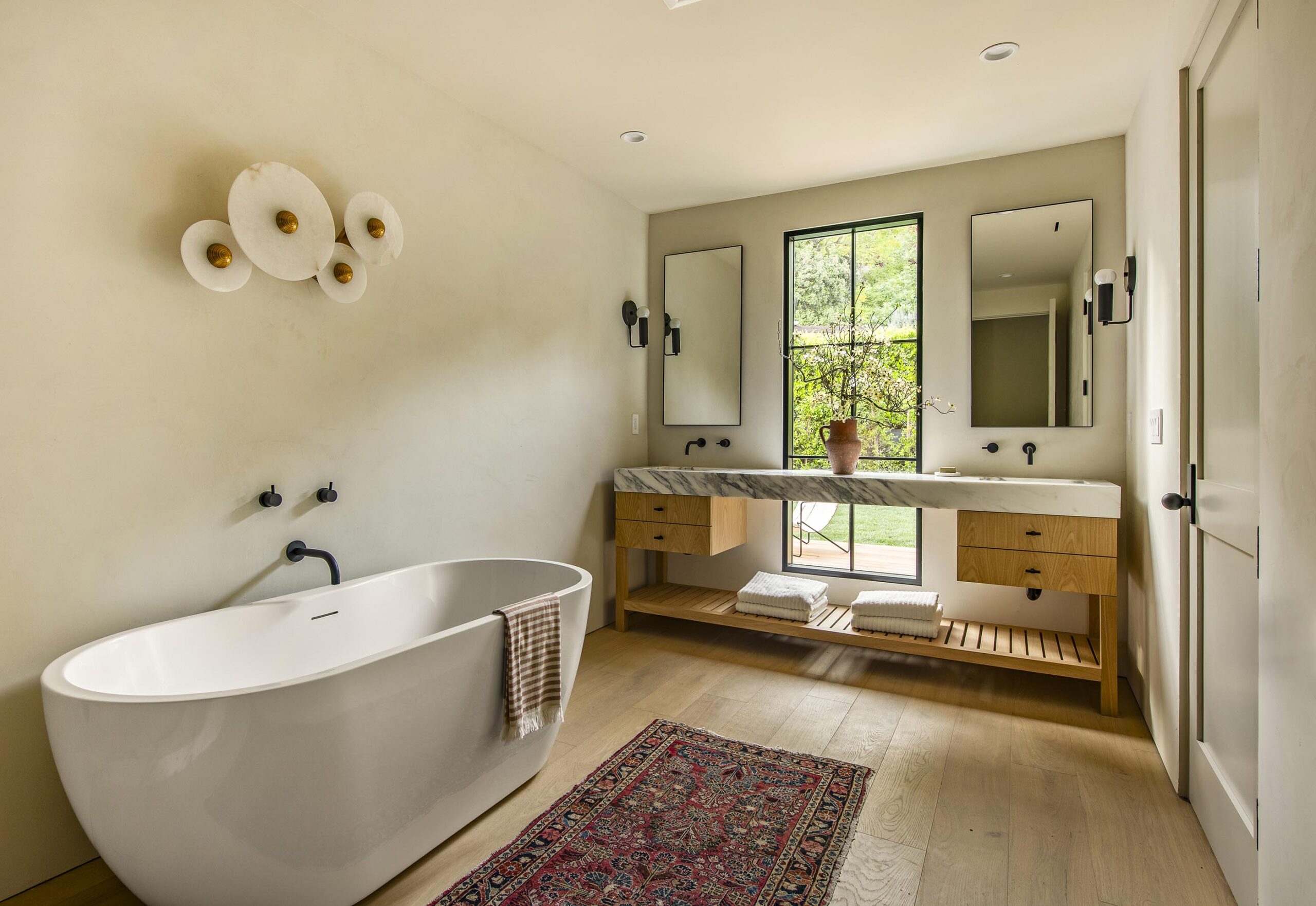 3378 Canton Lane, Studio City - The Dinsky Team