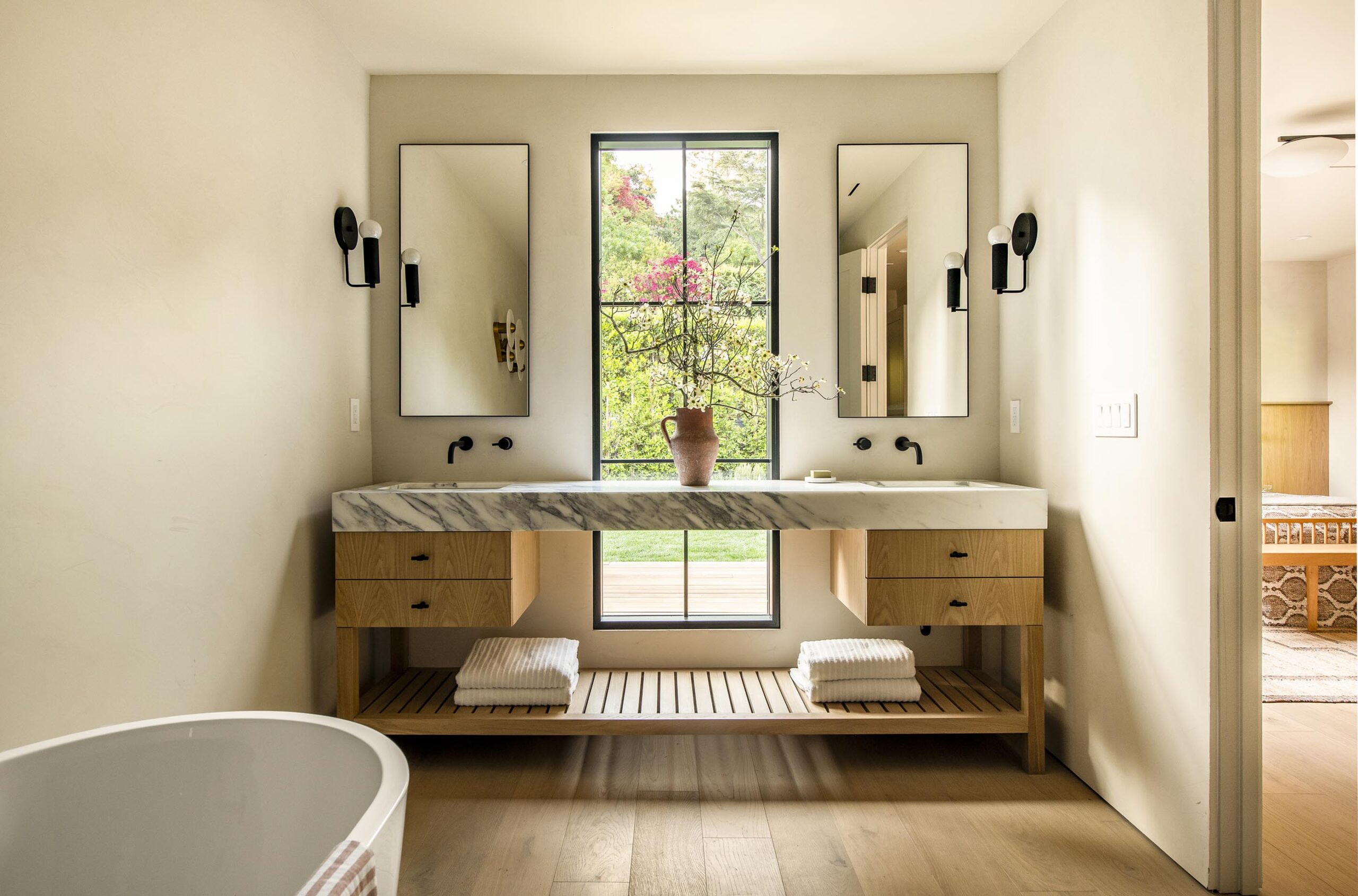 3378 Canton Lane, Studio City - The Dinsky Team