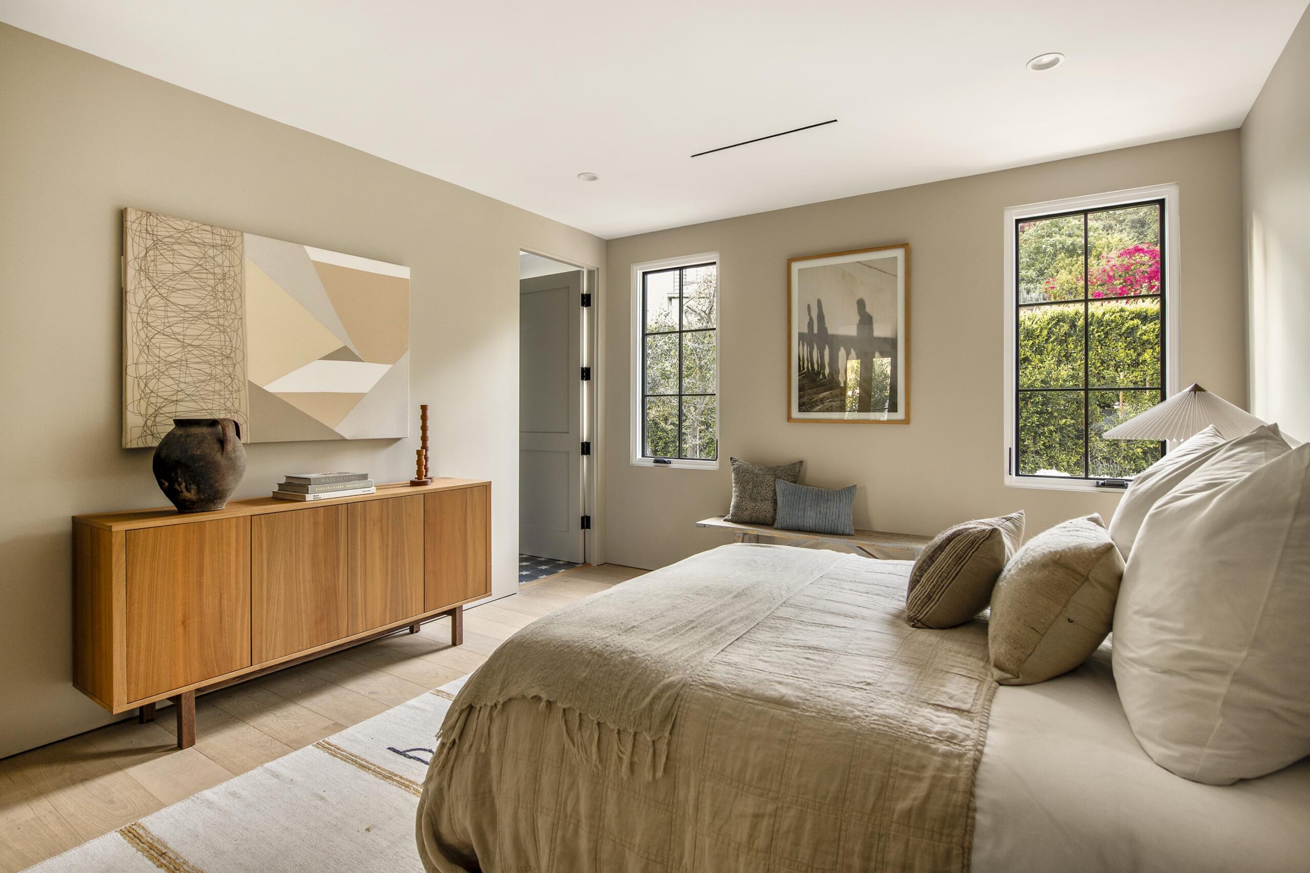 3378 Canton Lane, Studio City - The Dinsky Team
