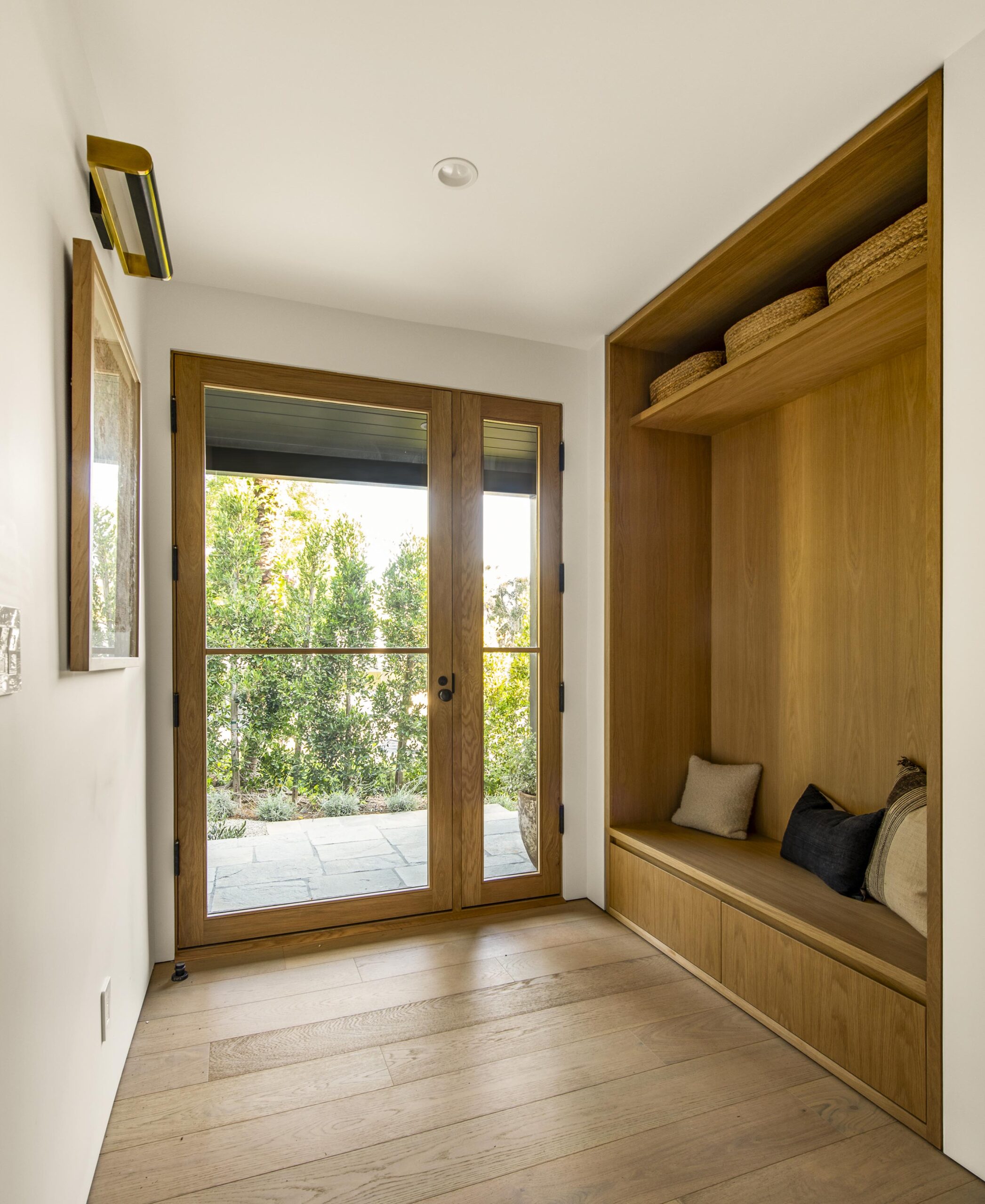 3378 Canton Lane, Studio City - The Dinsky Team