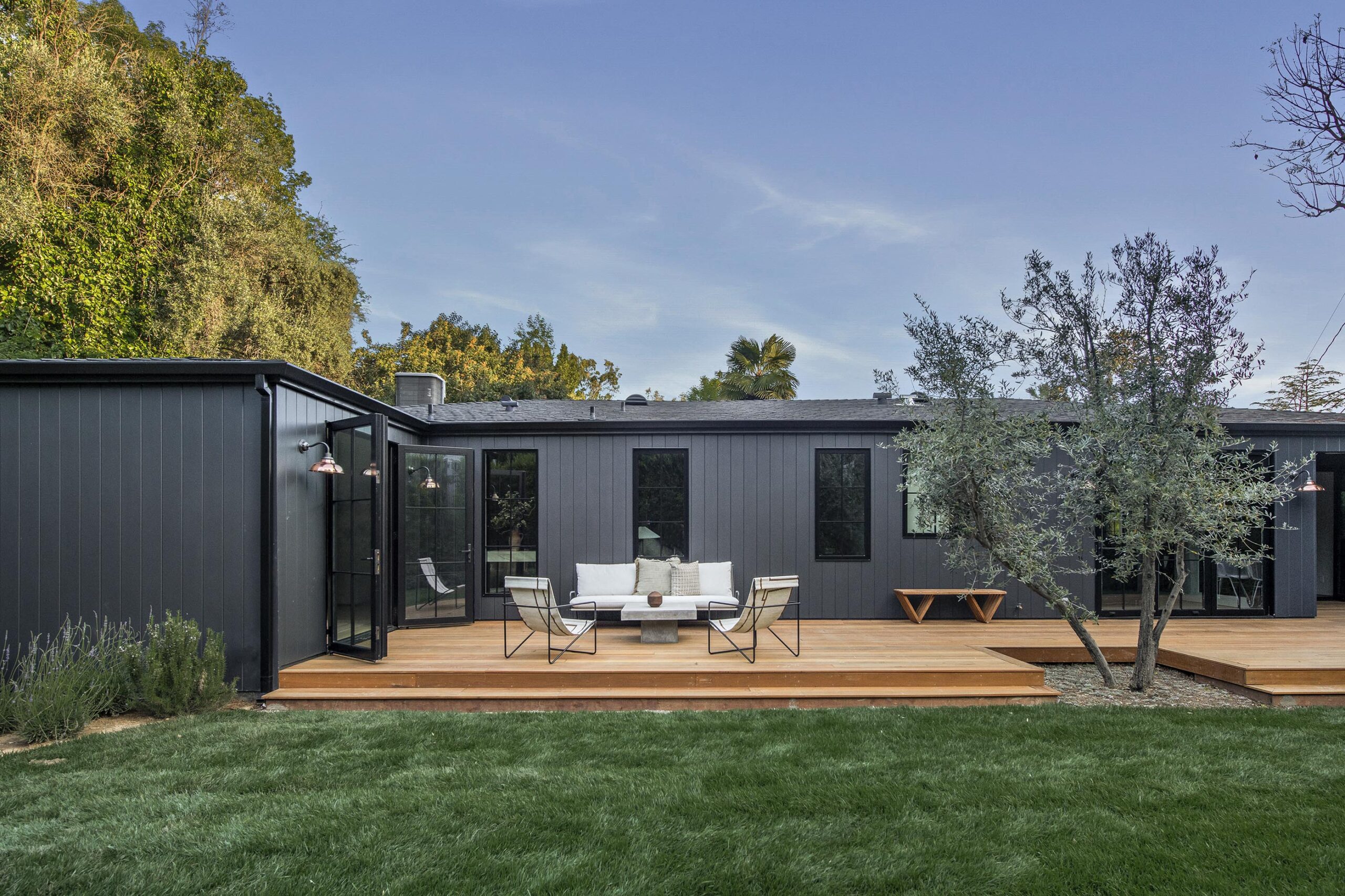 3378 Canton Lane, Studio City - The Dinsky Team
