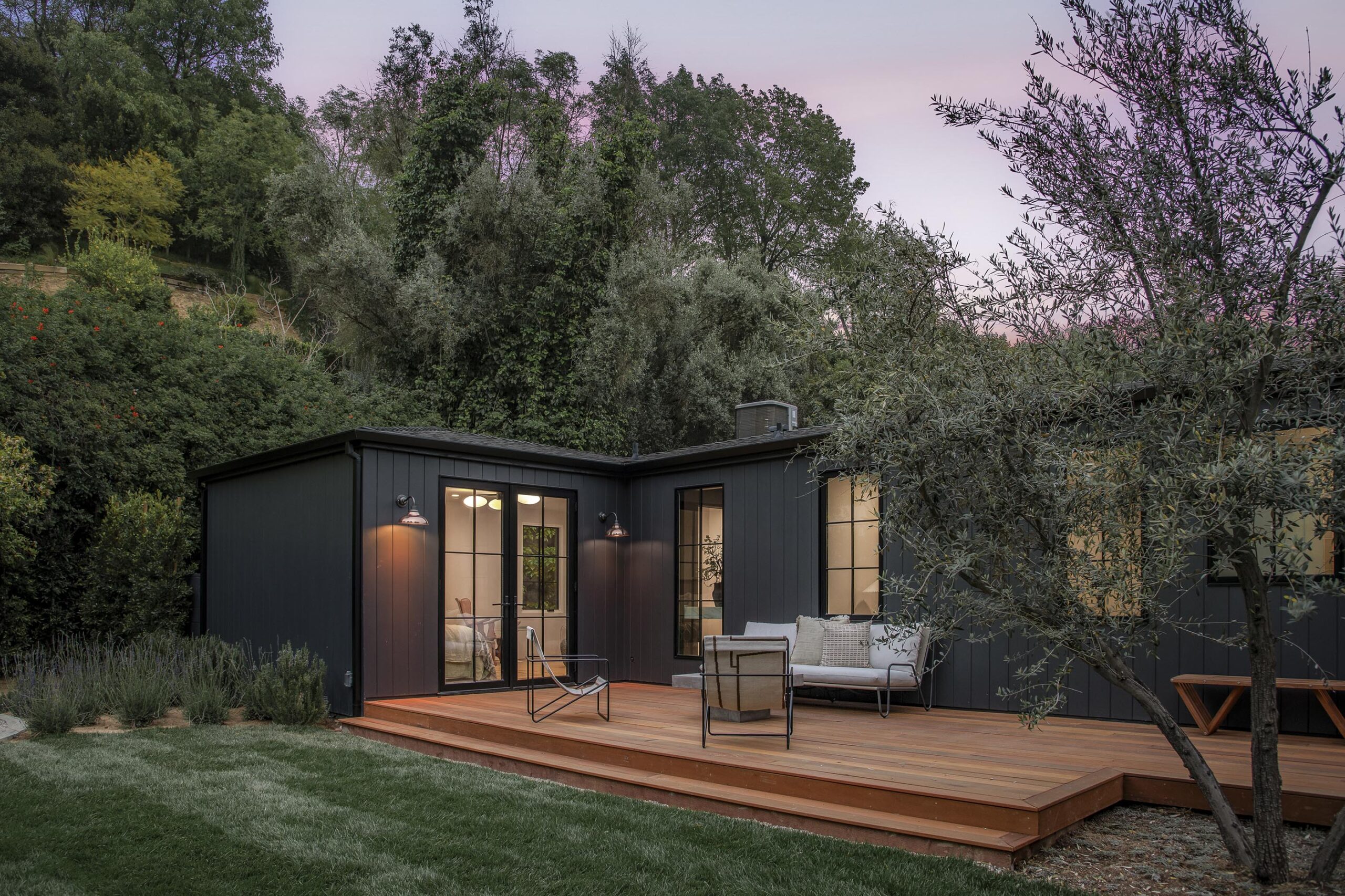 3378 Canton Lane, Studio City - The Dinsky Team
